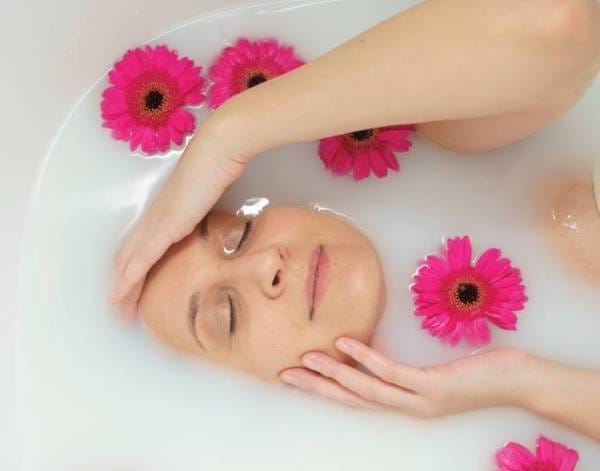 Milk Baths: What Are the Amazing Benefits? | Big Bathroom Inspiration