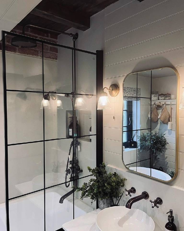 oil rubbed bronze bathroom brassware | Big Bathroom Inspiration