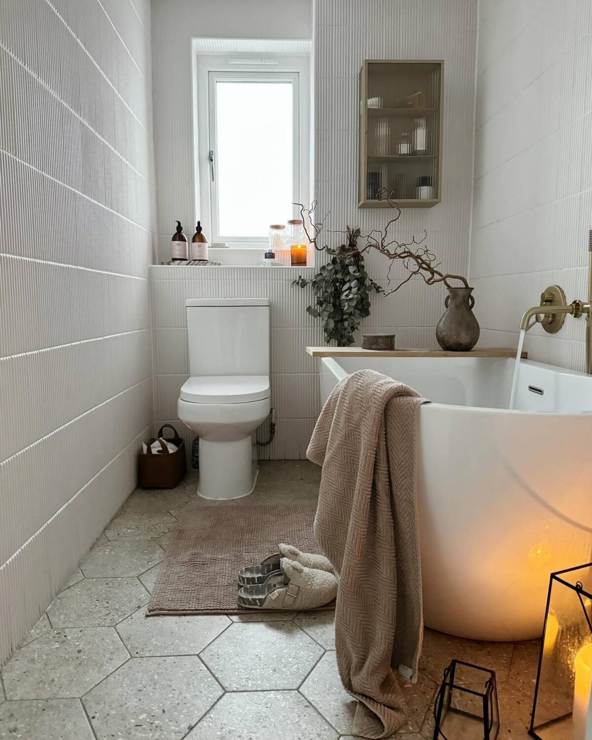 How to achieve the "very mindul, very demure" in your bathroom